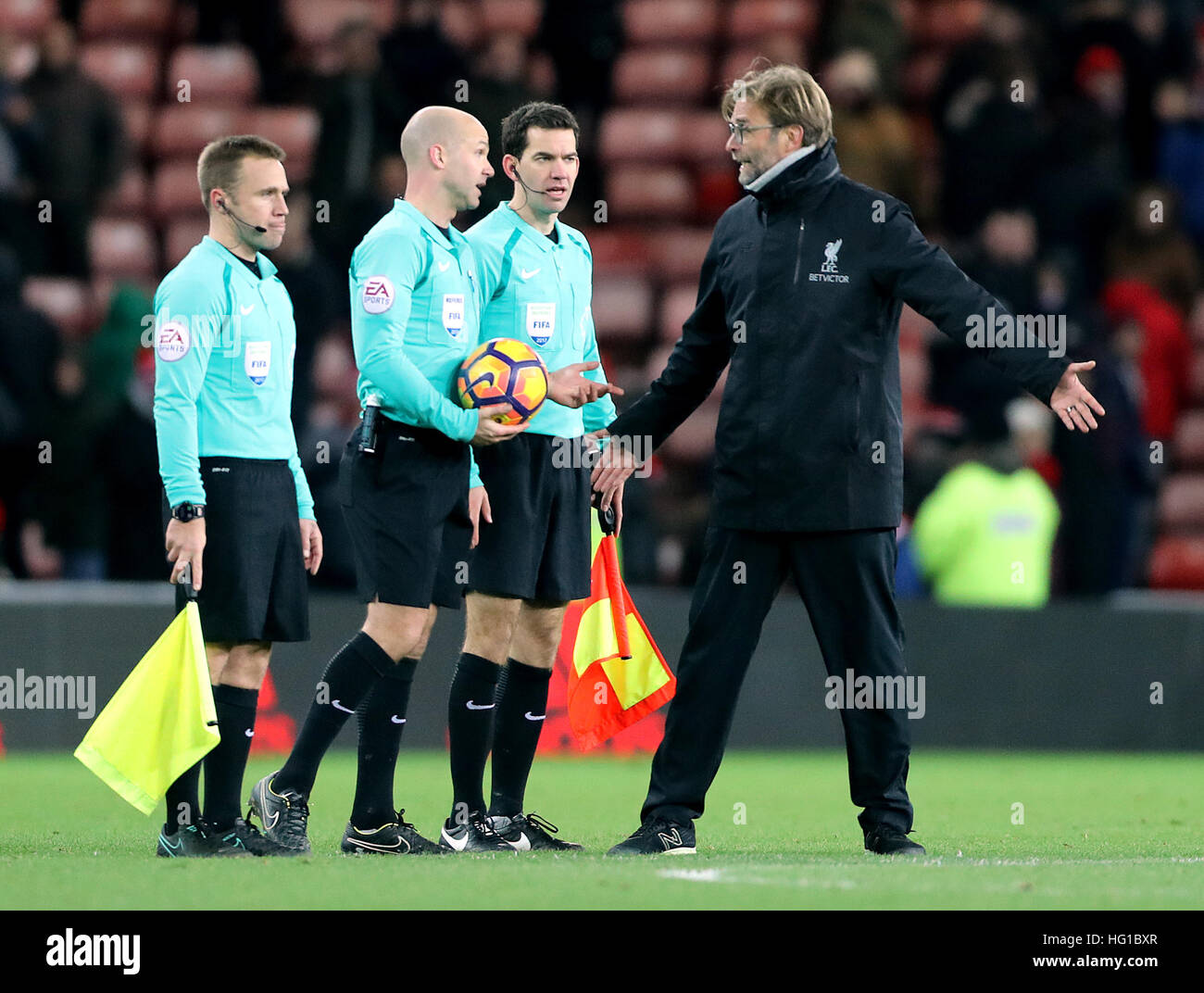 Liverpool manager Jurgen Klopp speaks with match referee Anthony Taylor ...