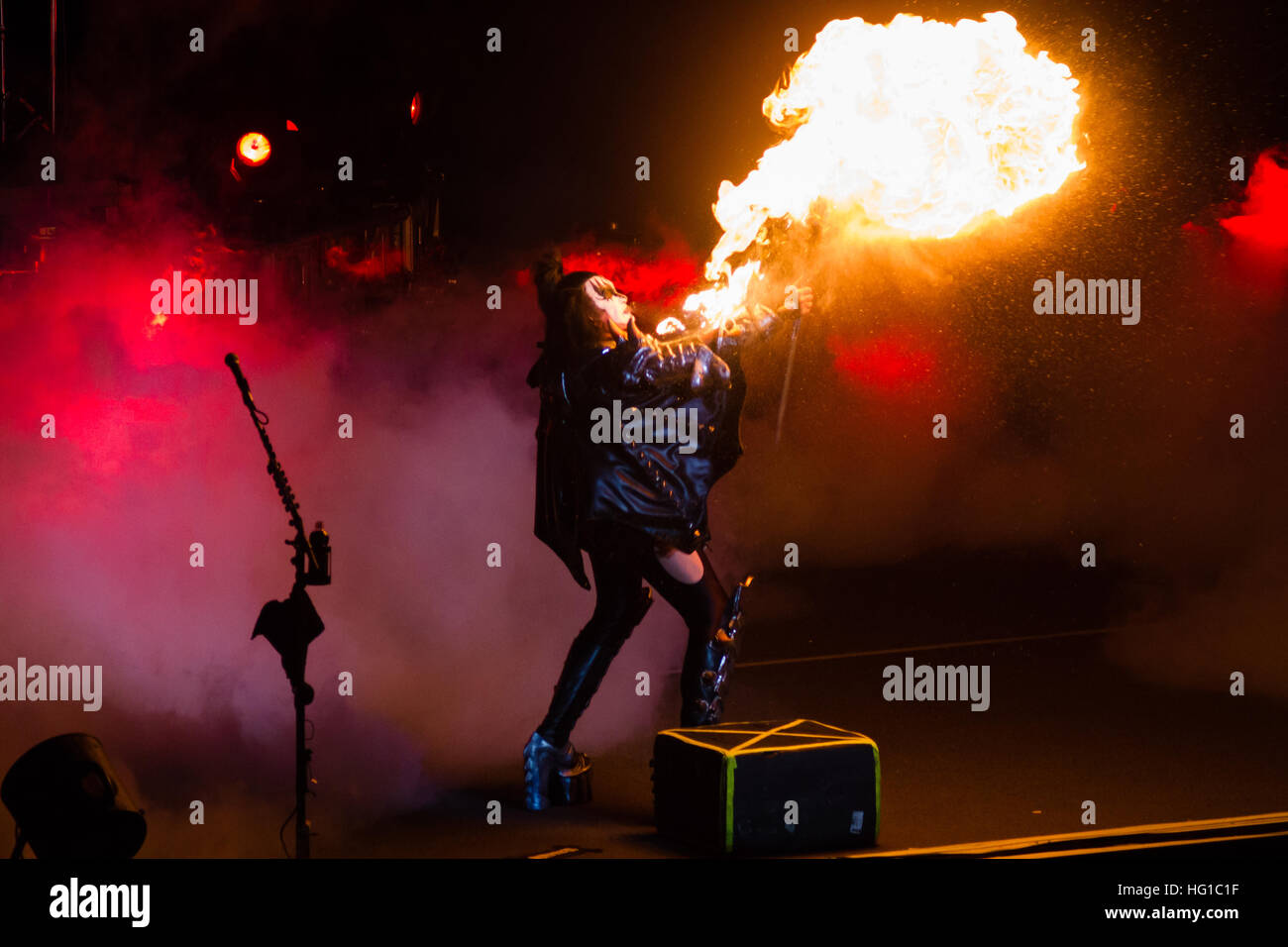 Kiss live arena hi-res stock photography and images - Alamy