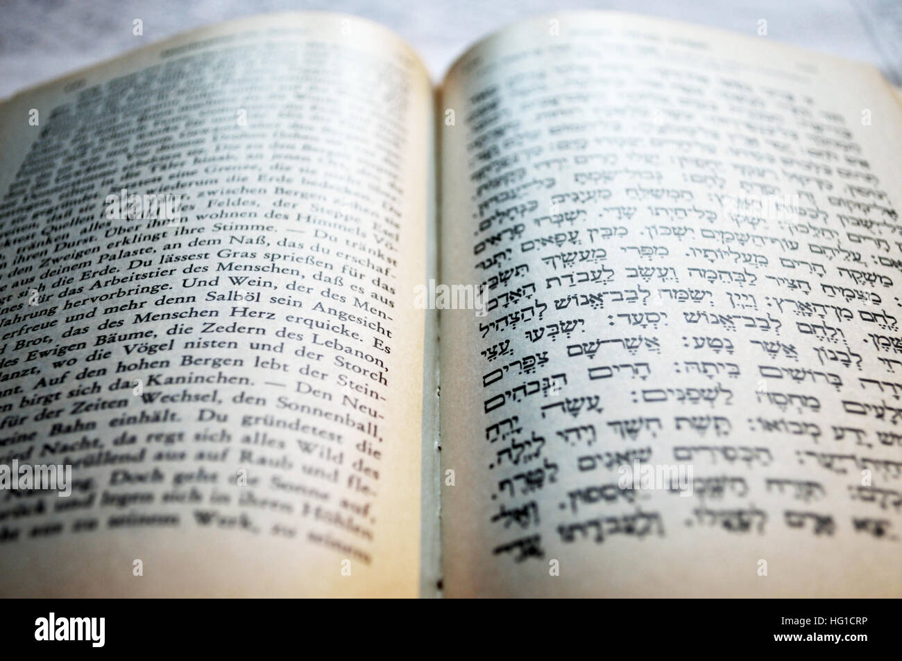 Hebrew writing hi-res stock photography and images - Alamy