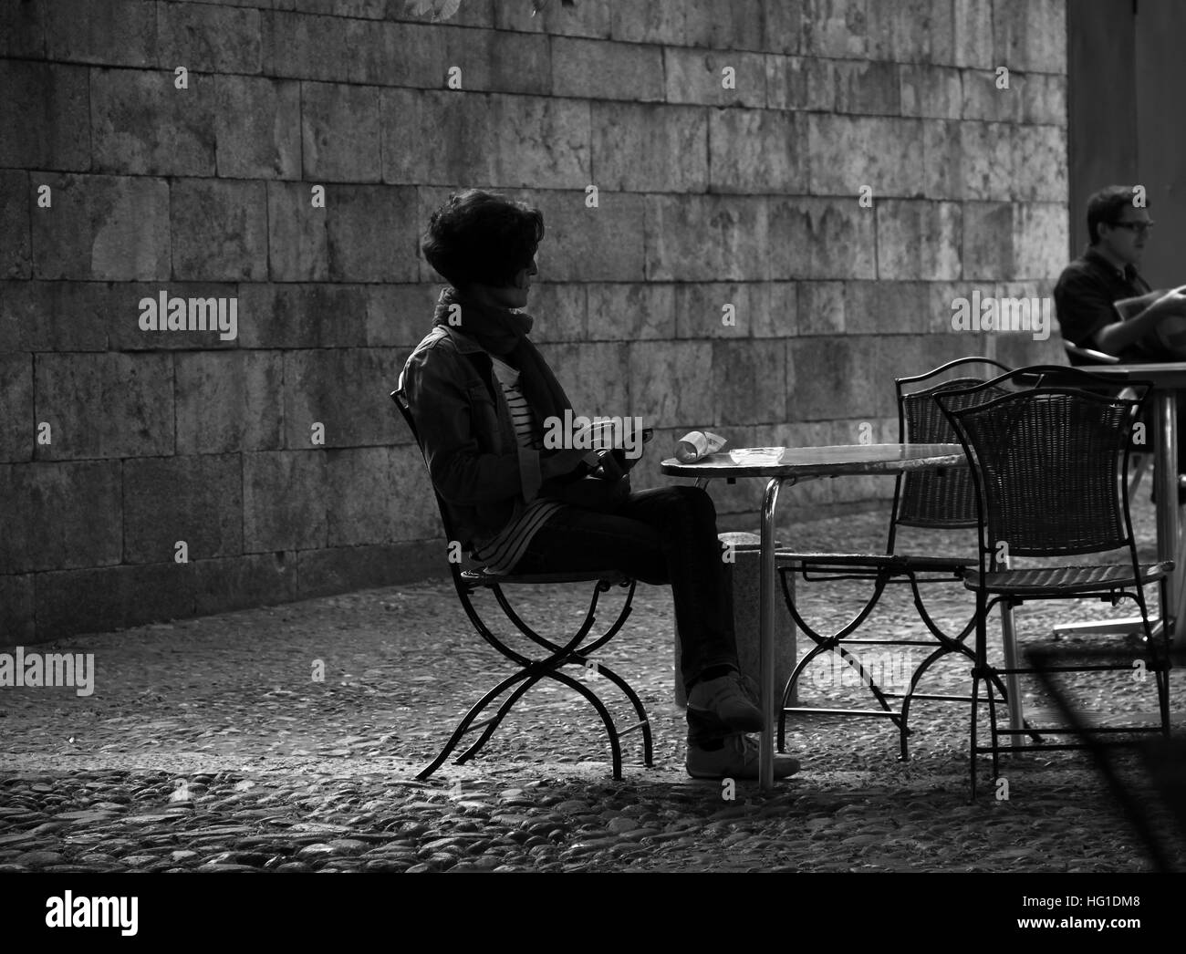 Sitting cafe outdoor Black and White Stock Photos & Images - Alamy