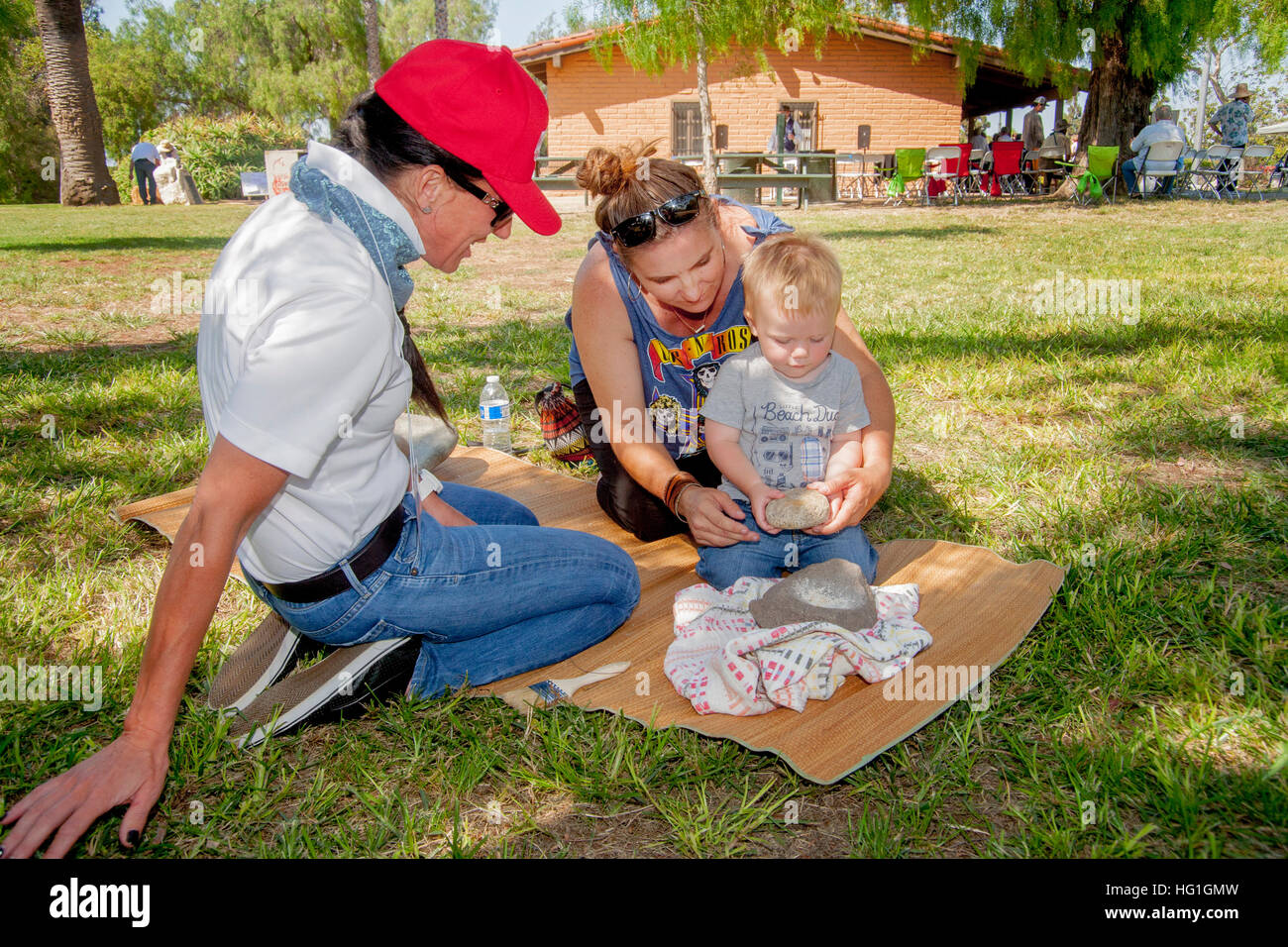 Grinding rock american indians hi-res stock photography and images - Alamy