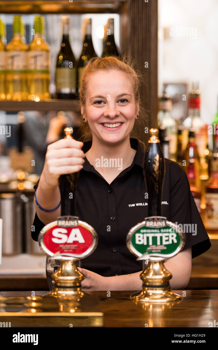 Barmaid blonde hi-res stock photography and images - Alamy