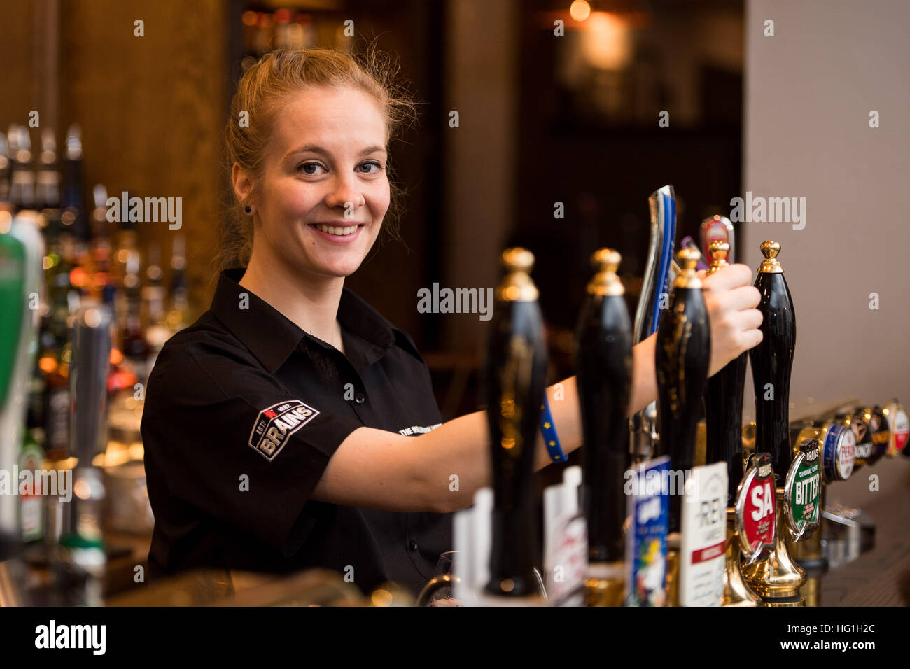 Barmaid blonde hi-res stock photography and images - Alamy