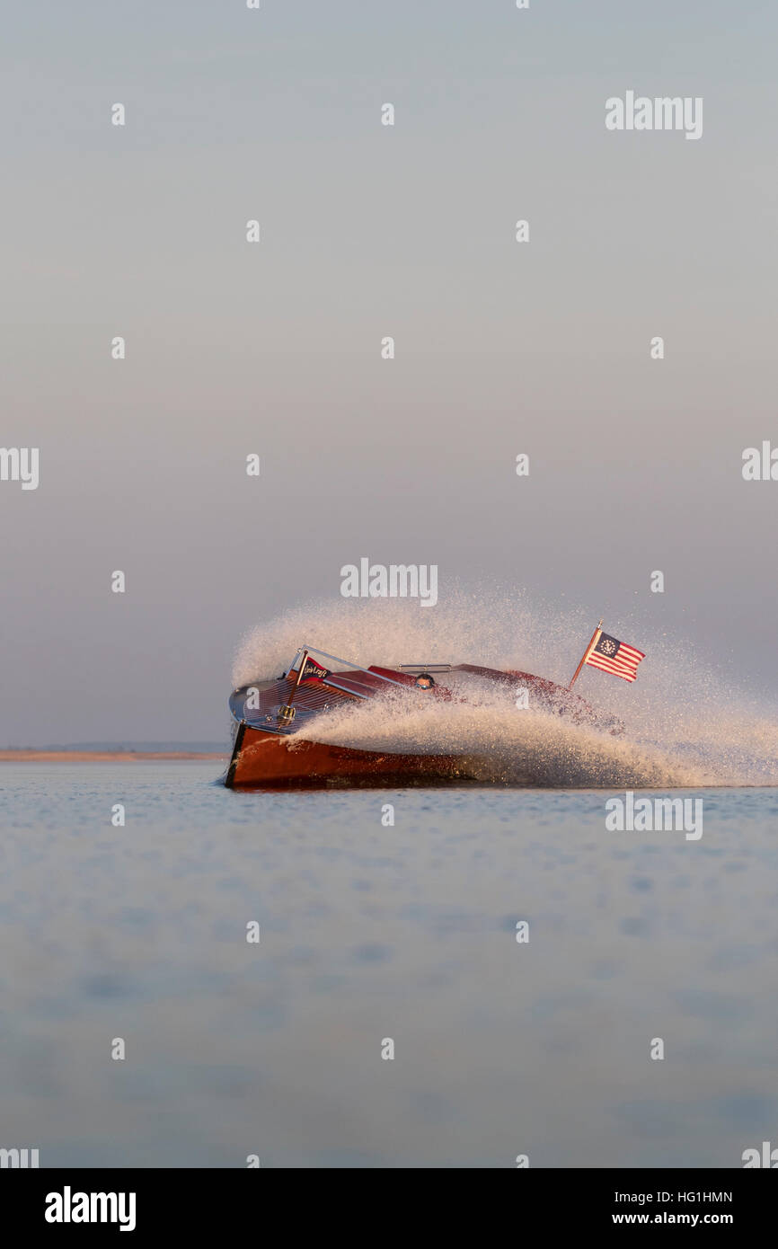 Speedboat speed boat vertical hi-res stock photography and images - Alamy