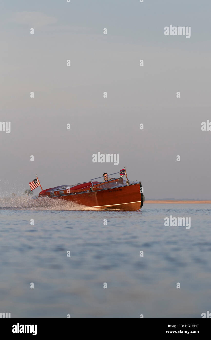 Chris craft boat hi-res stock photography and images - Alamy