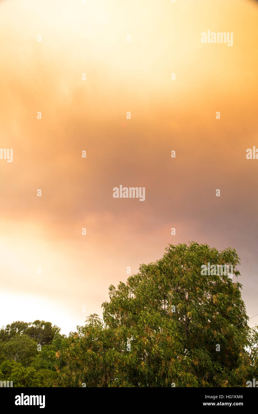 Red orange smokey sunset hi-res stock photography and images - Alamy