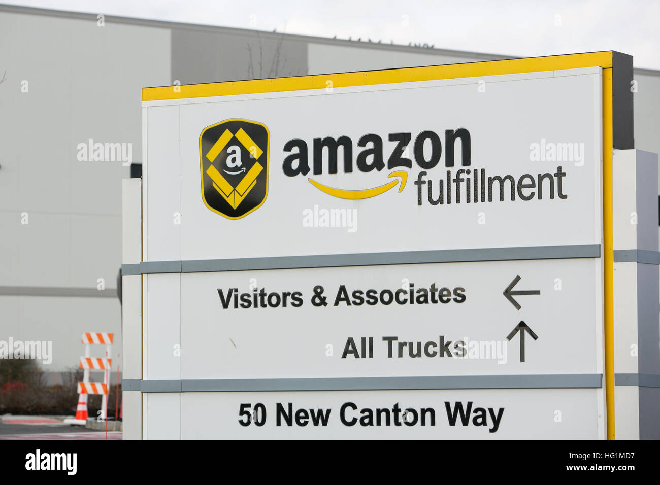 Amazon fulfillment center 2016 hi-res stock photography and images - Alamy