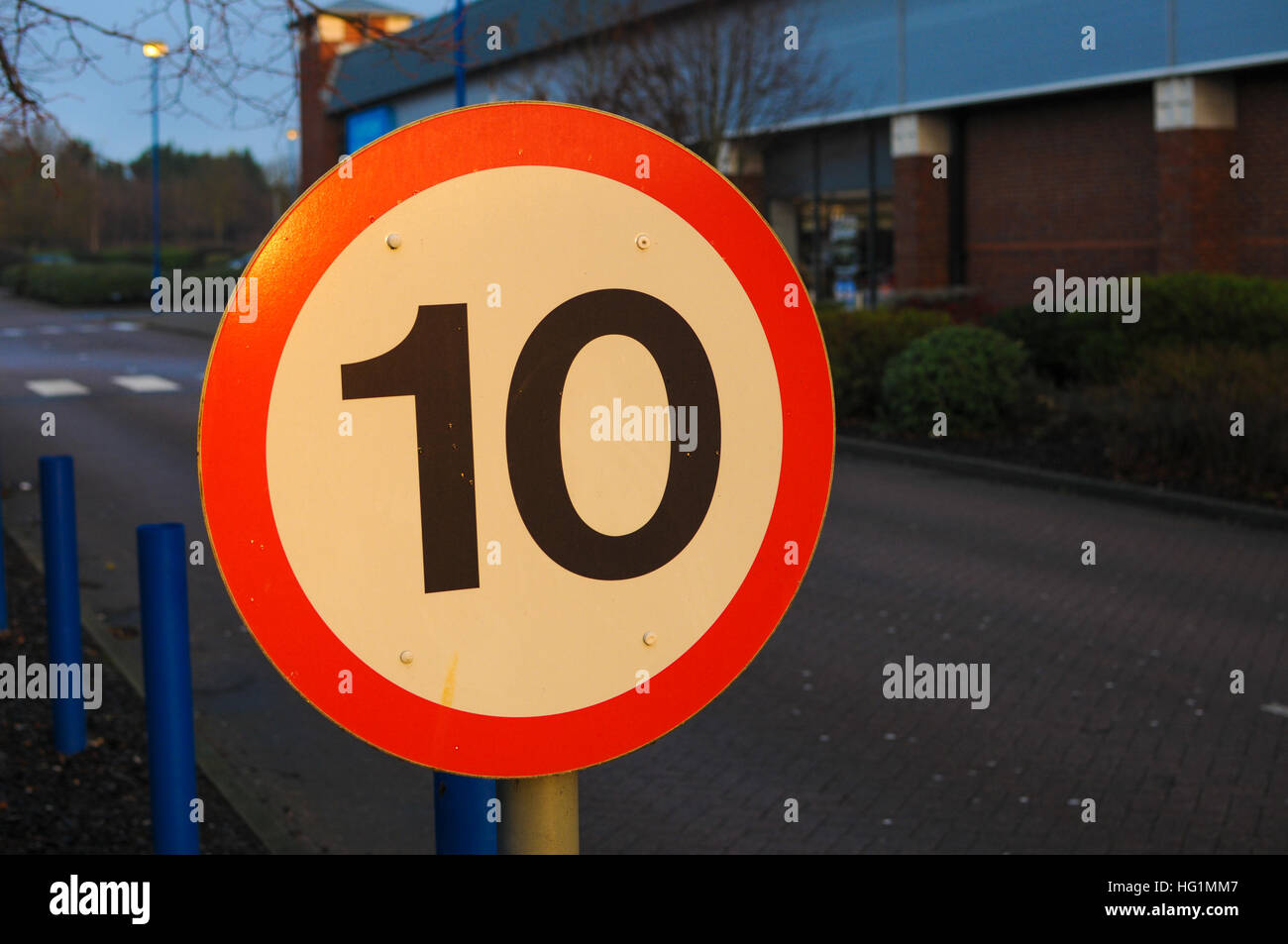 10 mph road sign Stock Photo - Alamy