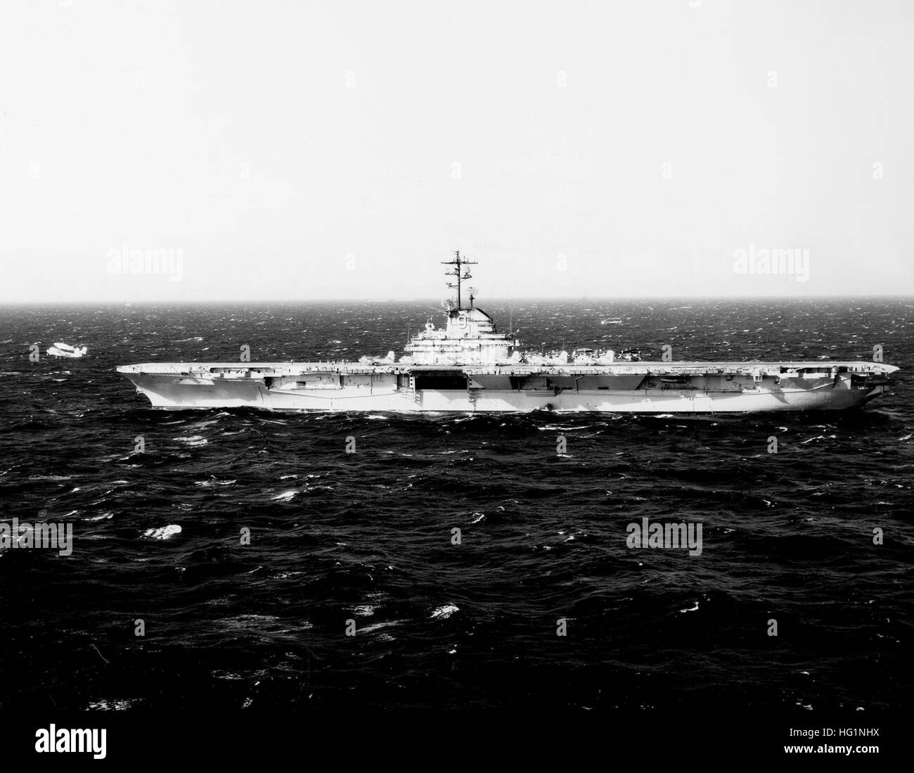 USS Essex (CVS-9) launching E-1B 1964 Stock Photo - Alamy