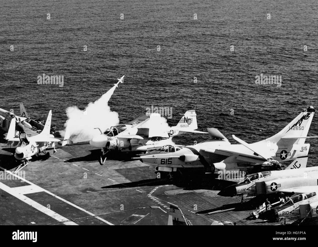 Uss enterprise cvan 65 hi-res stock photography and images - Alamy