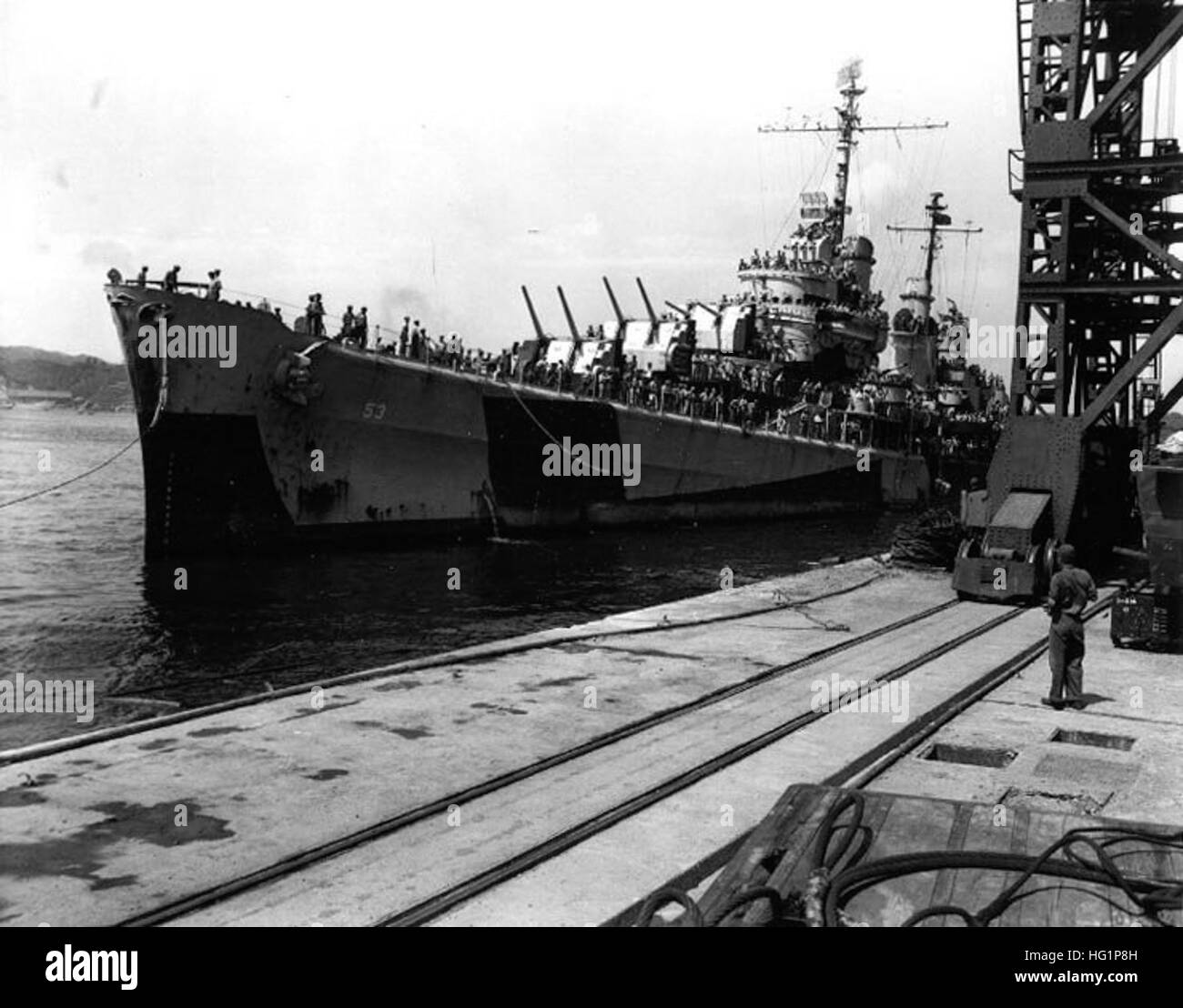 USS San Diego (CL-53) arrives at Yokosuka, 30 August 1945 Stock Photo ...