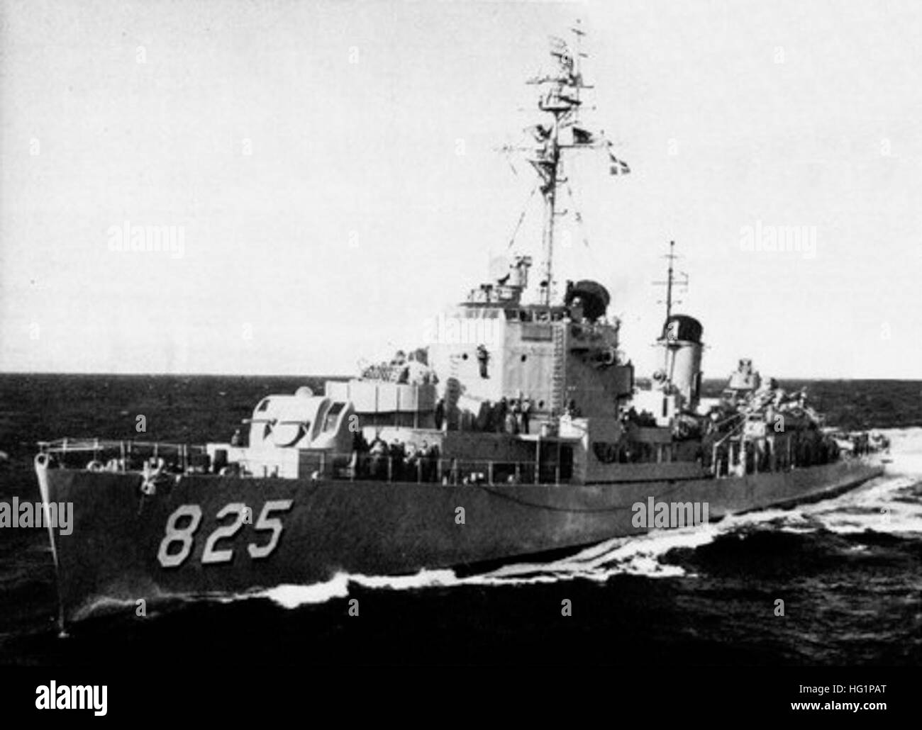USS Carpenter (DDE-825) underway c1955 Stock Photo - Alamy