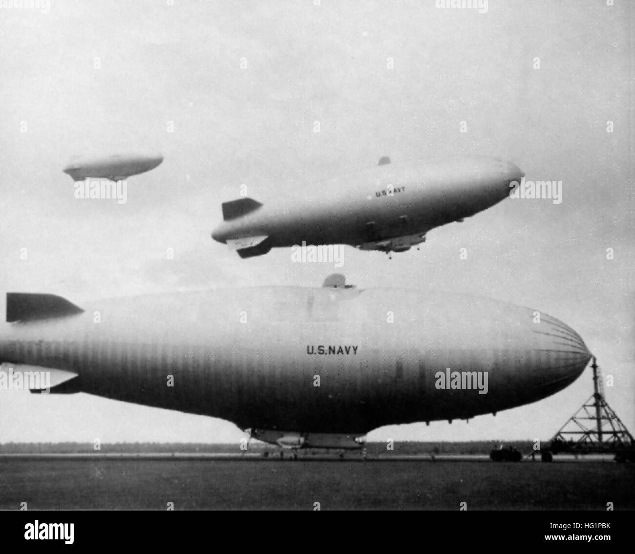 Flight deck radar Black and White Stock Photos & Images - Alamy