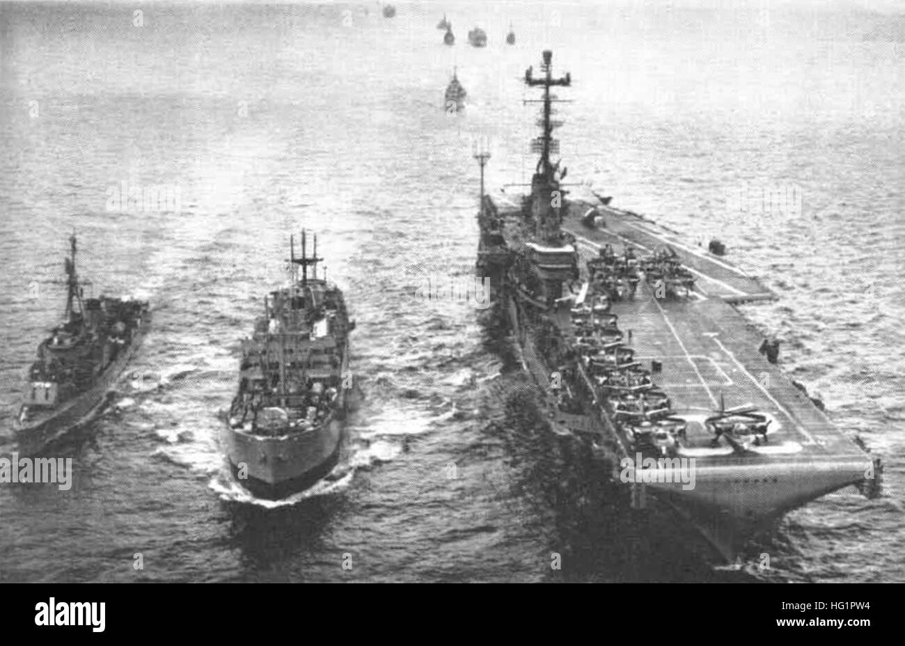 USS Bennington (CVS-20) underway with escorts 1962 Stock Photo - Alamy