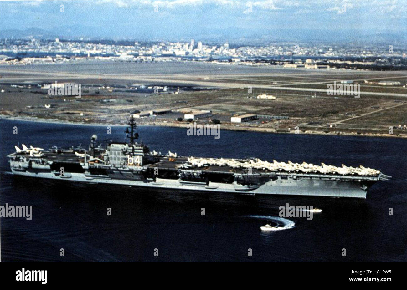 Uss constellation cva 64 hi-res stock photography and images - Alamy