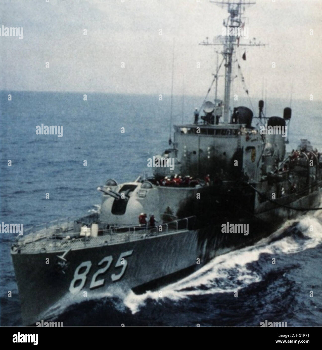 USS Carpenter (DD-825) refueling in 1962 Stock Photo - Alamy