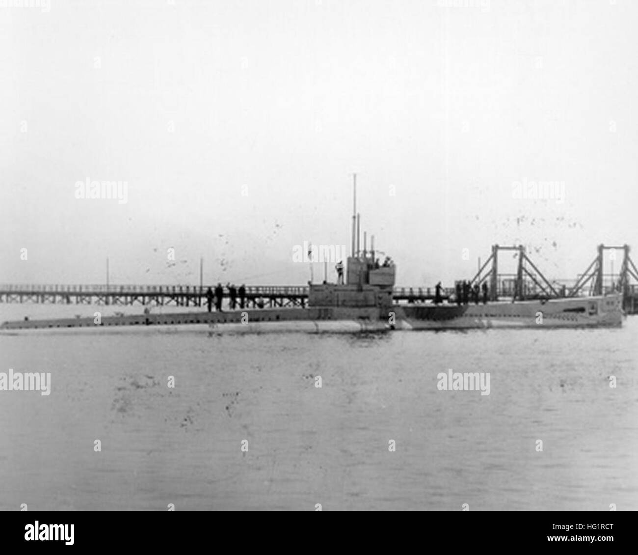 USS R-21 (SS-98) starboard view Stock Photo - Alamy