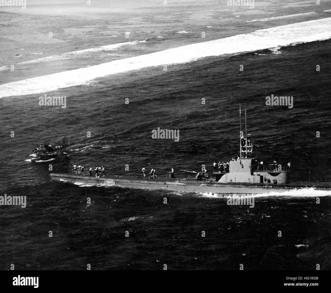 USS Harder (SS-257) rescueing pilot at Woleai 1944 Stock Photo - Alamy