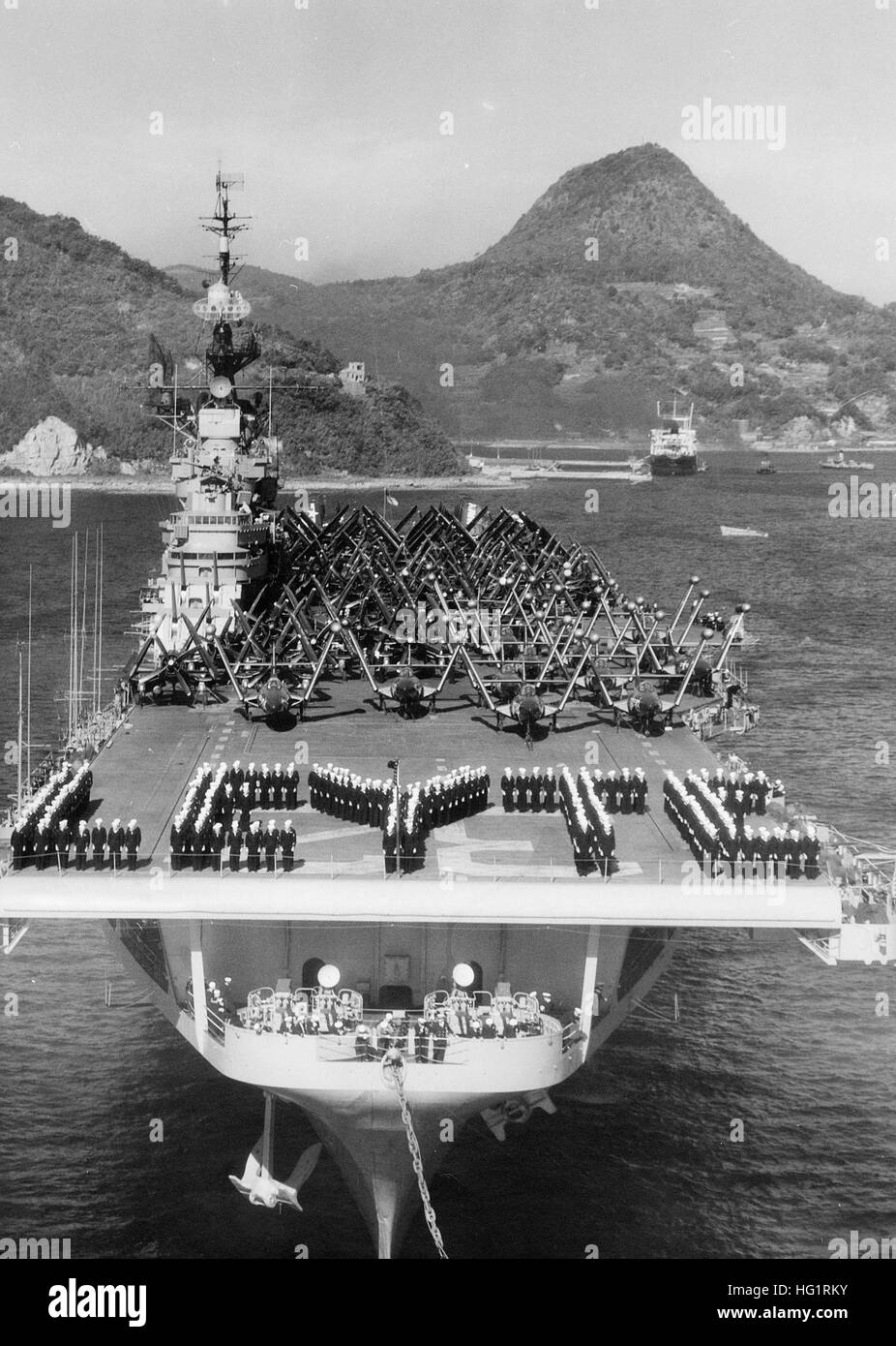 USS Leyte (CV-32) bow Sasebo 1950 Stock Photo - Alamy
