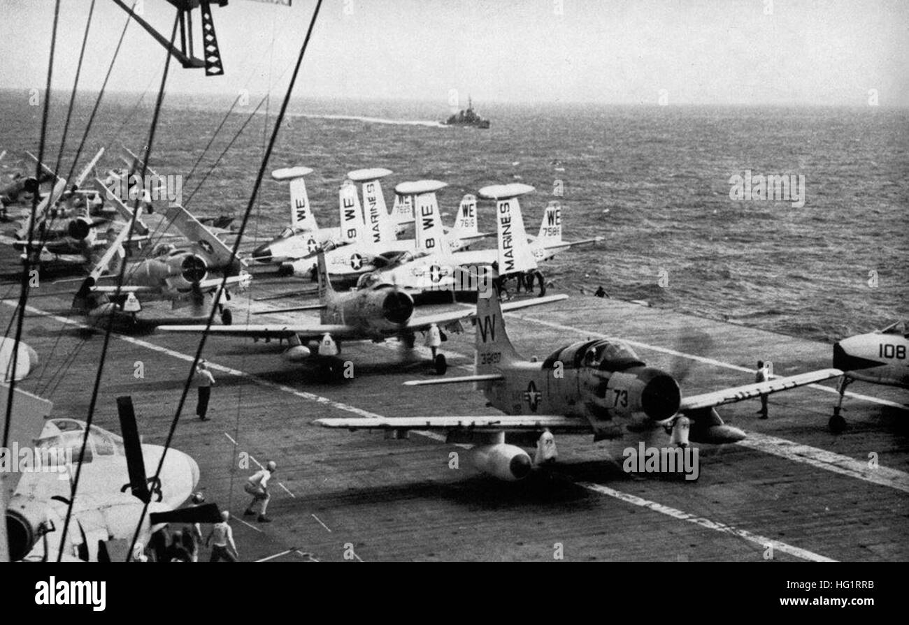 USS Hancock (CVA-19) flight deck looking aft in 1957 Stock Photo - Alamy