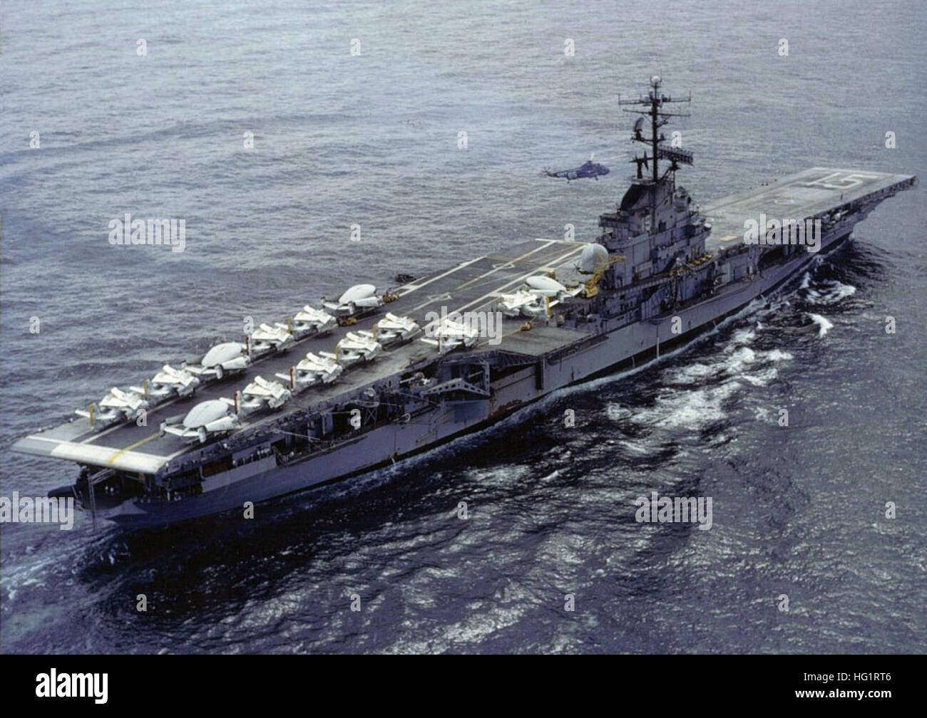 USS Randolph (CVS-15) underway 1967 Stock Photo - Alamy