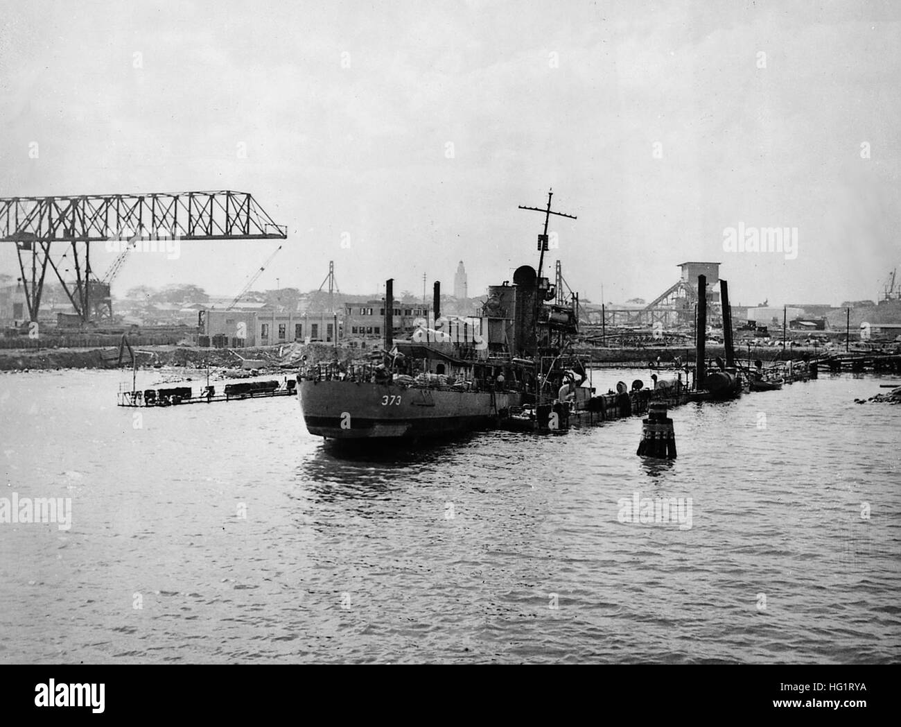 USS Shaw (DD-373) in sunken YFD-2 after Pearl Harbor attack Stock Photo ...