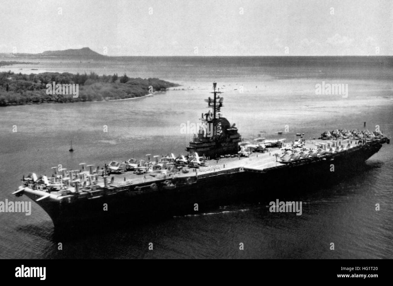 USS Hancock (CVA-19) entering Pearl Harbor in 1957 Stock Photo - Alamy