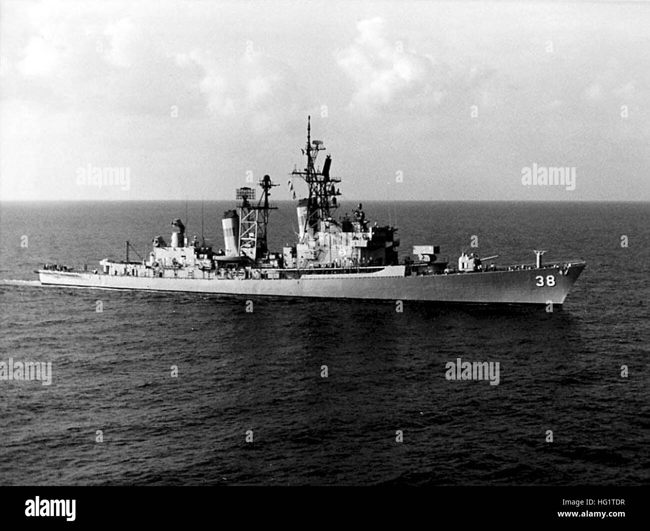 USS Luce (DDG-38) underway in 1975 Stock Photo - Alamy