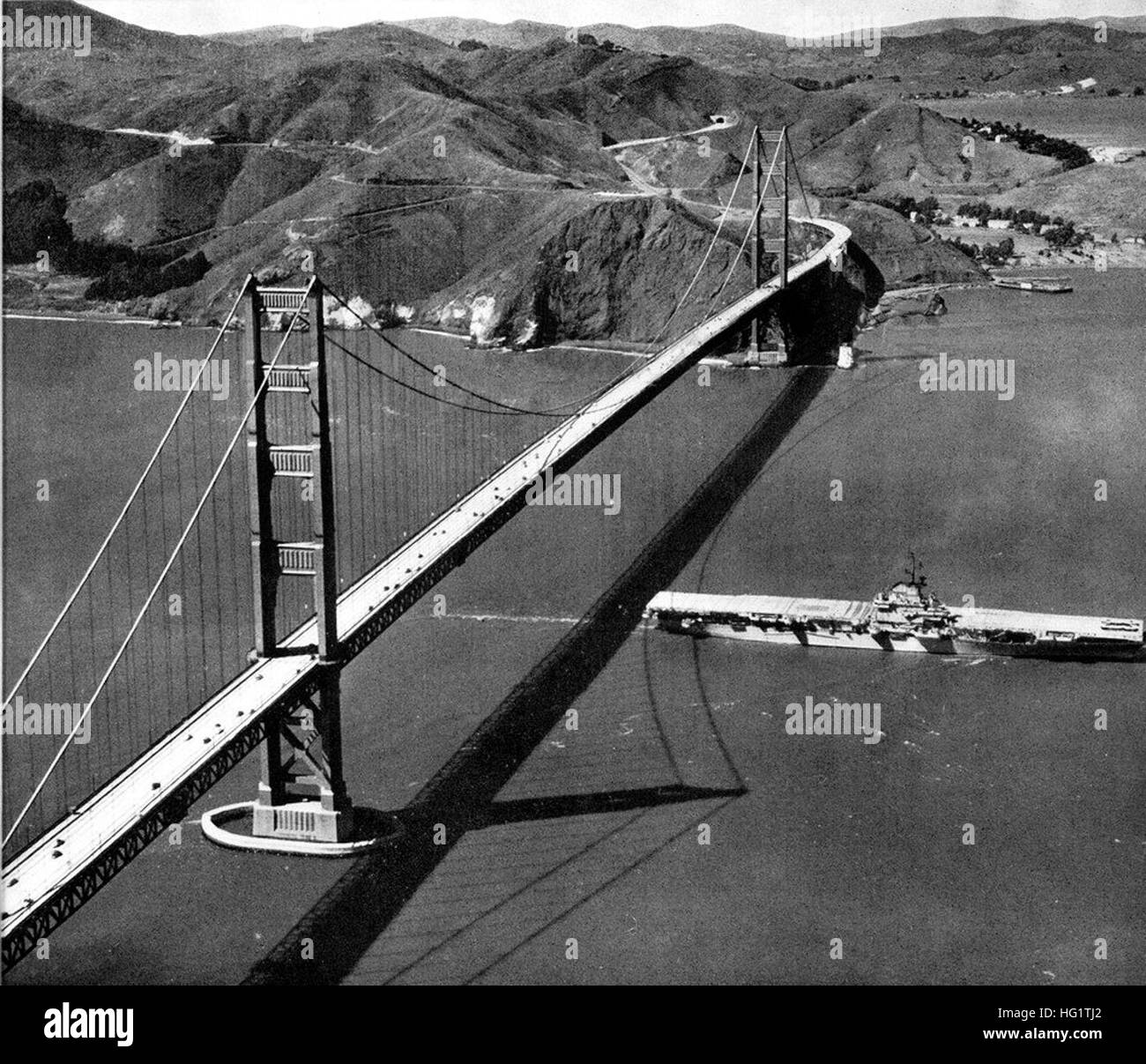 Under golden gate bridge Black and White Stock Photos & Images - Alamy