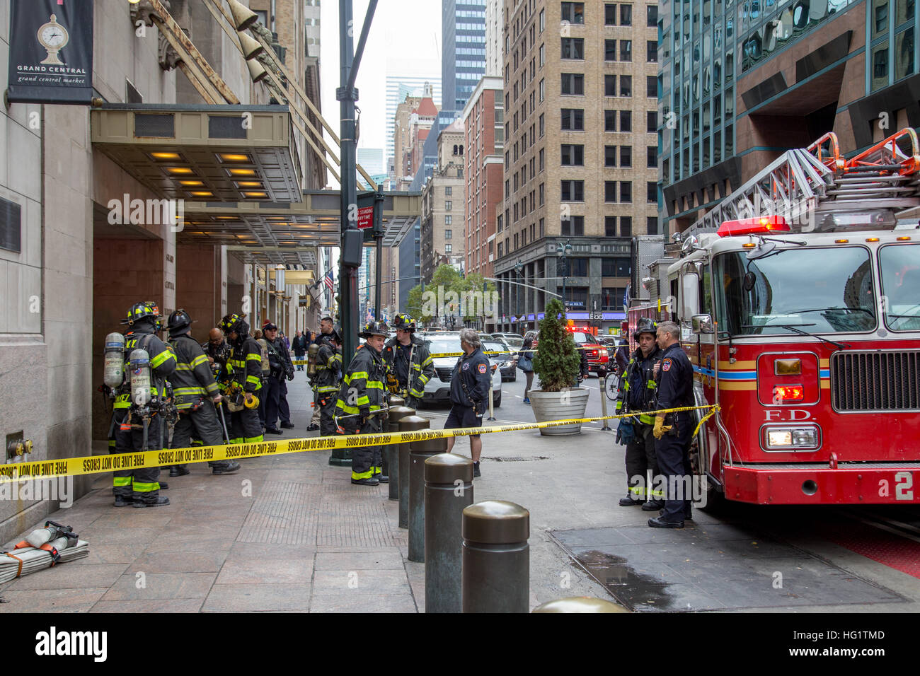 Fdny fireman firefighter new york hi-res stock photography and images ...