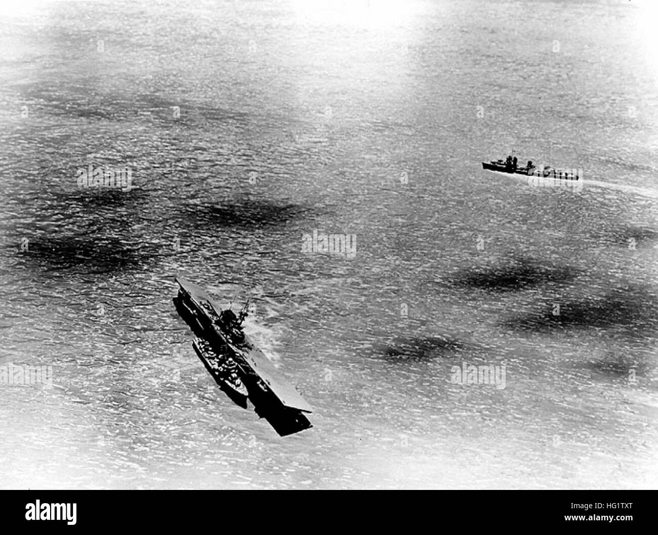 USS Hammann alongside USS Yorktown Stock Photo - Alamy