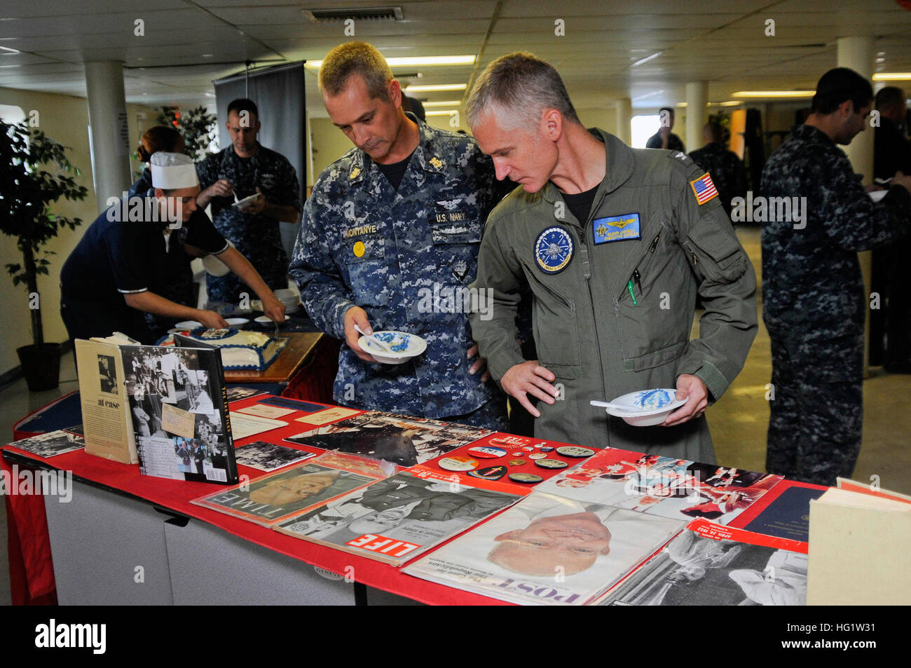 131018-N-SR567-004 NORFOLK (Oct. 18, 2013) Capt. Glenn Jamison, Ike's ...