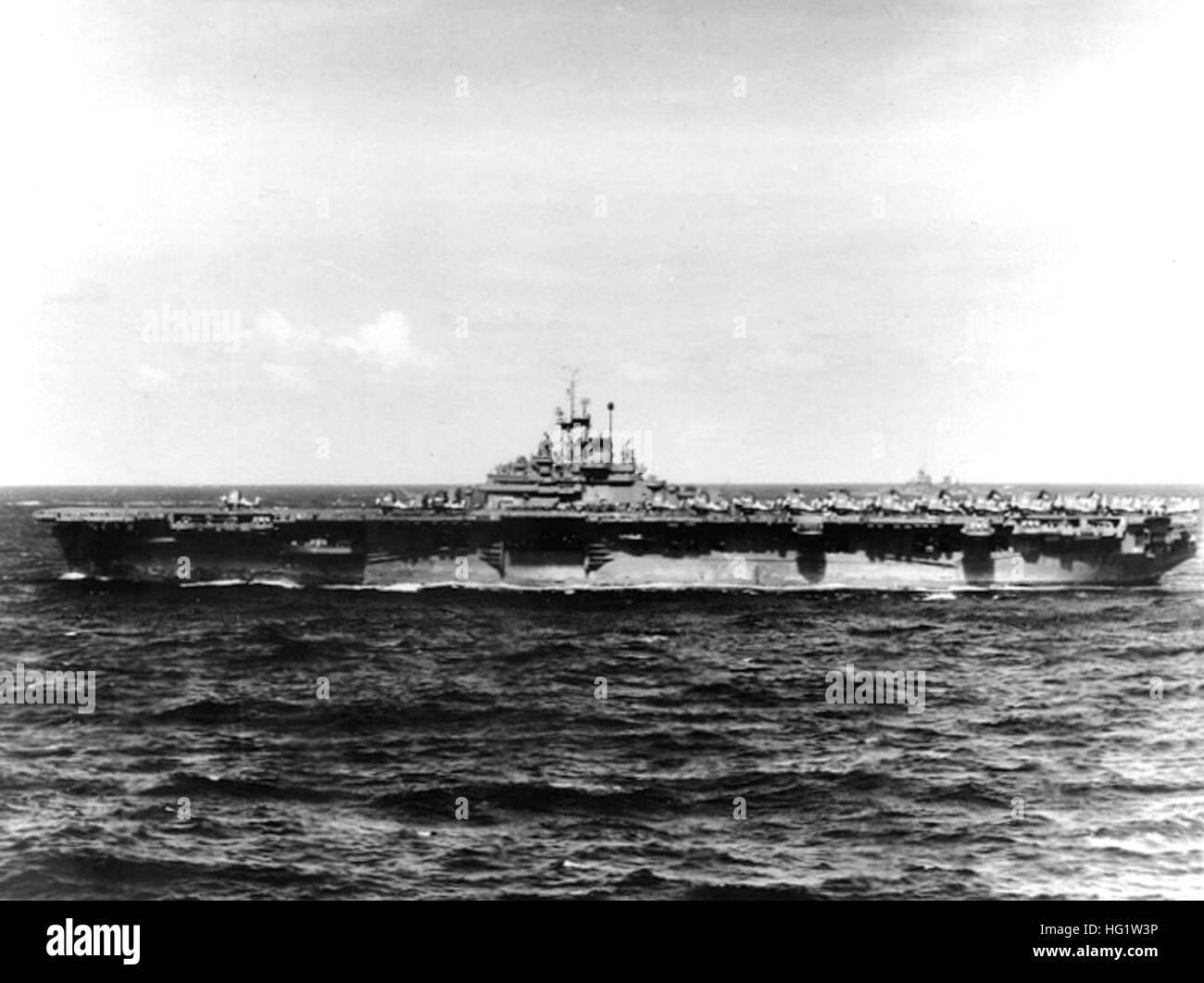 USS Bunker Hill (CV-17) underway in March 1945 Stock Photo - Alamy