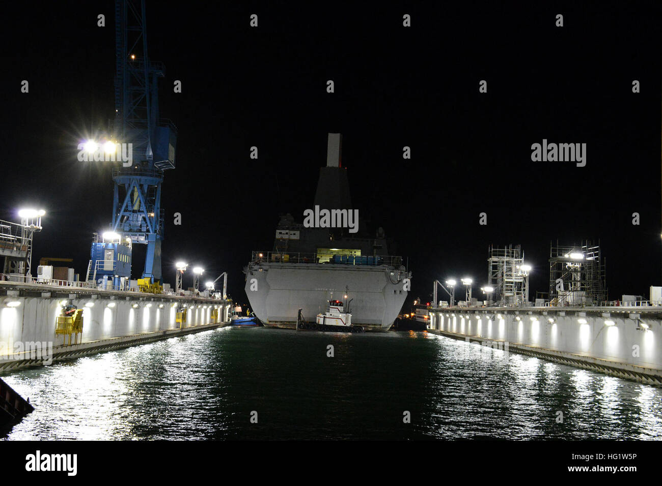 Amphibious transport dock ship USS Green Bay (LPD 20) conducts a dry ...