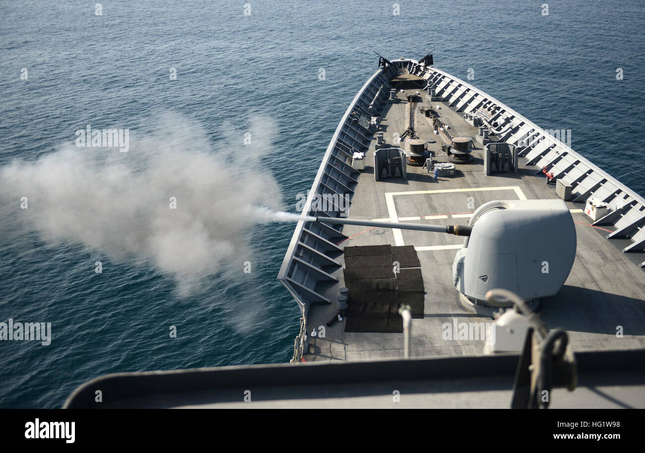GULF OF OMAN (Nov. 1, 2013) The guided-missile cruiser USS Gettysburg ...