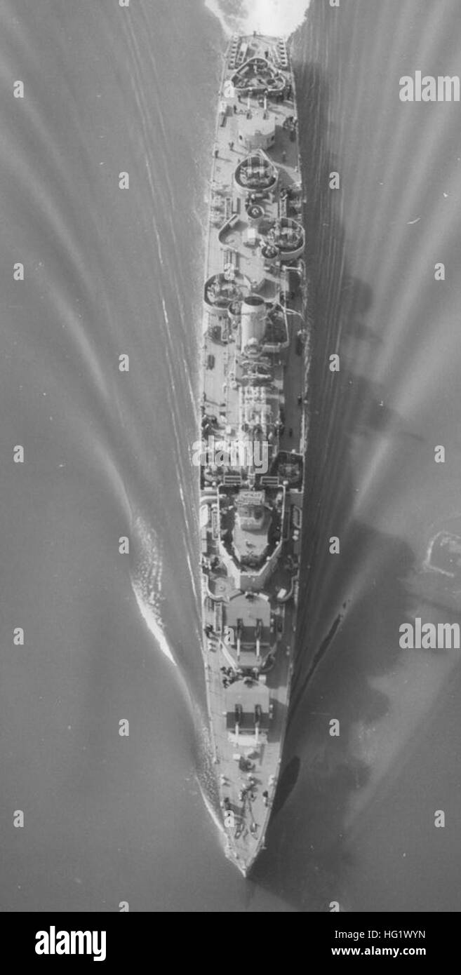 USS Rupertus (DD-851) overhead view c1946 Stock Photo - Alamy