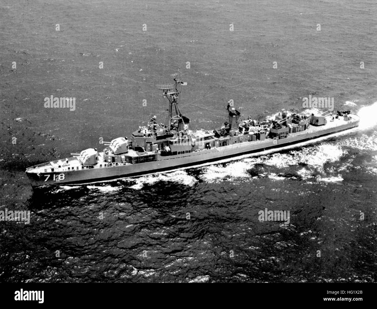 USS Hamner (DD-718) underway in 1960 Stock Photo - Alamy