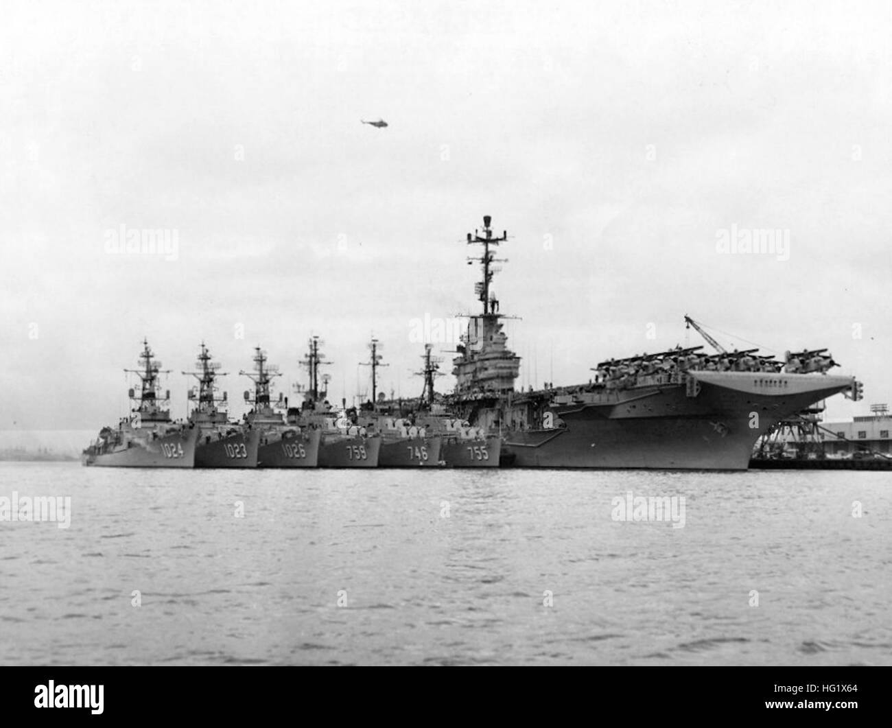USS Kearsarge (CVS-33) with esccorts at San Diego in 1961 Stock Photo ...