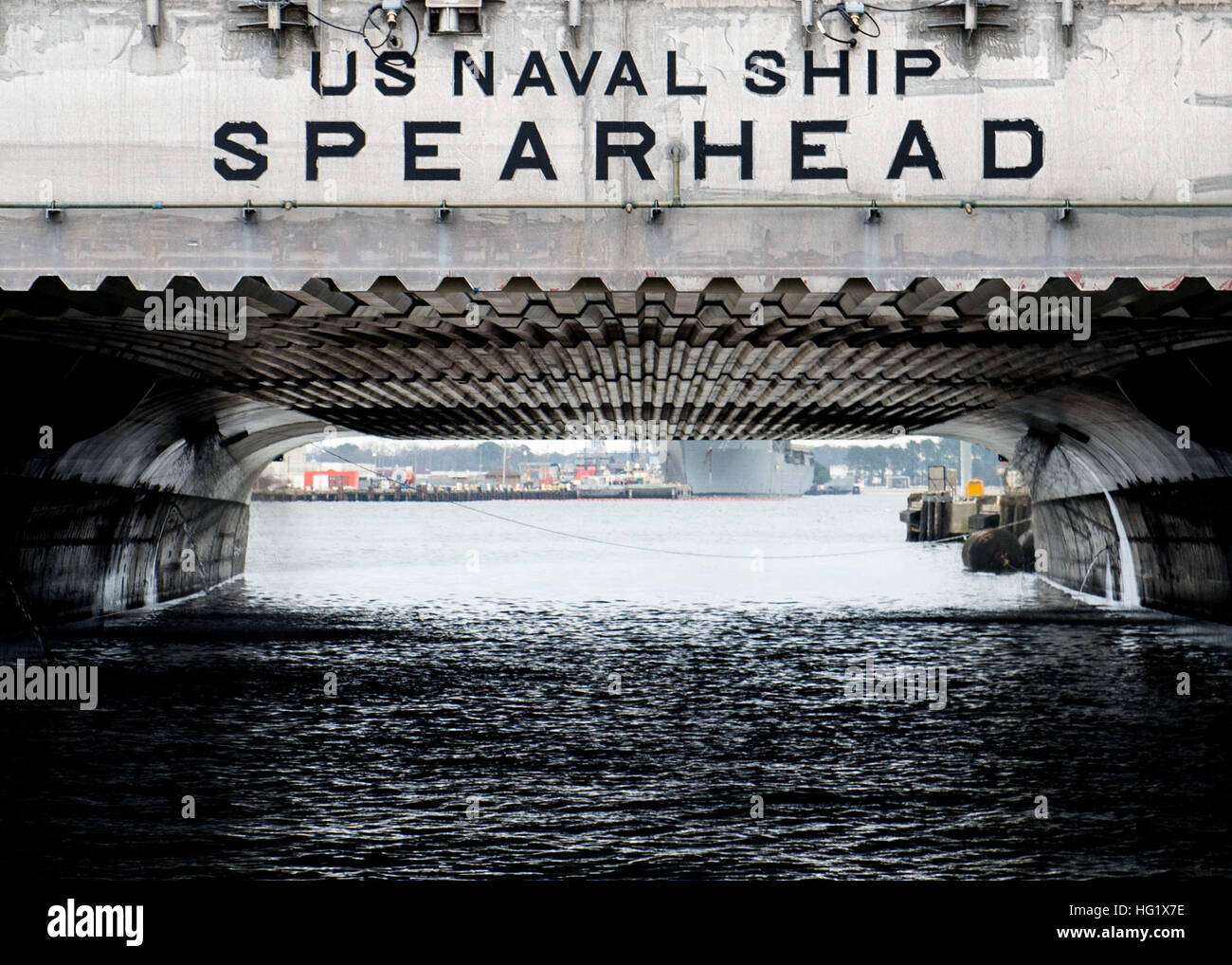 The joint high speed vessel USNS Spearhead (JHSV-1) departs Joint ...