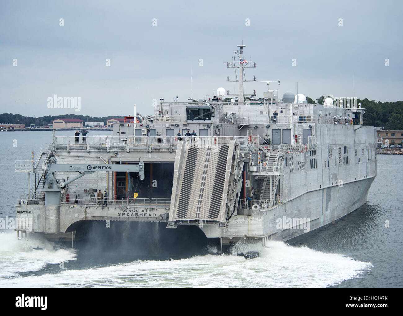 The joint high speed vessel USNS Spearhead (JHSV-1) departs Joint ...