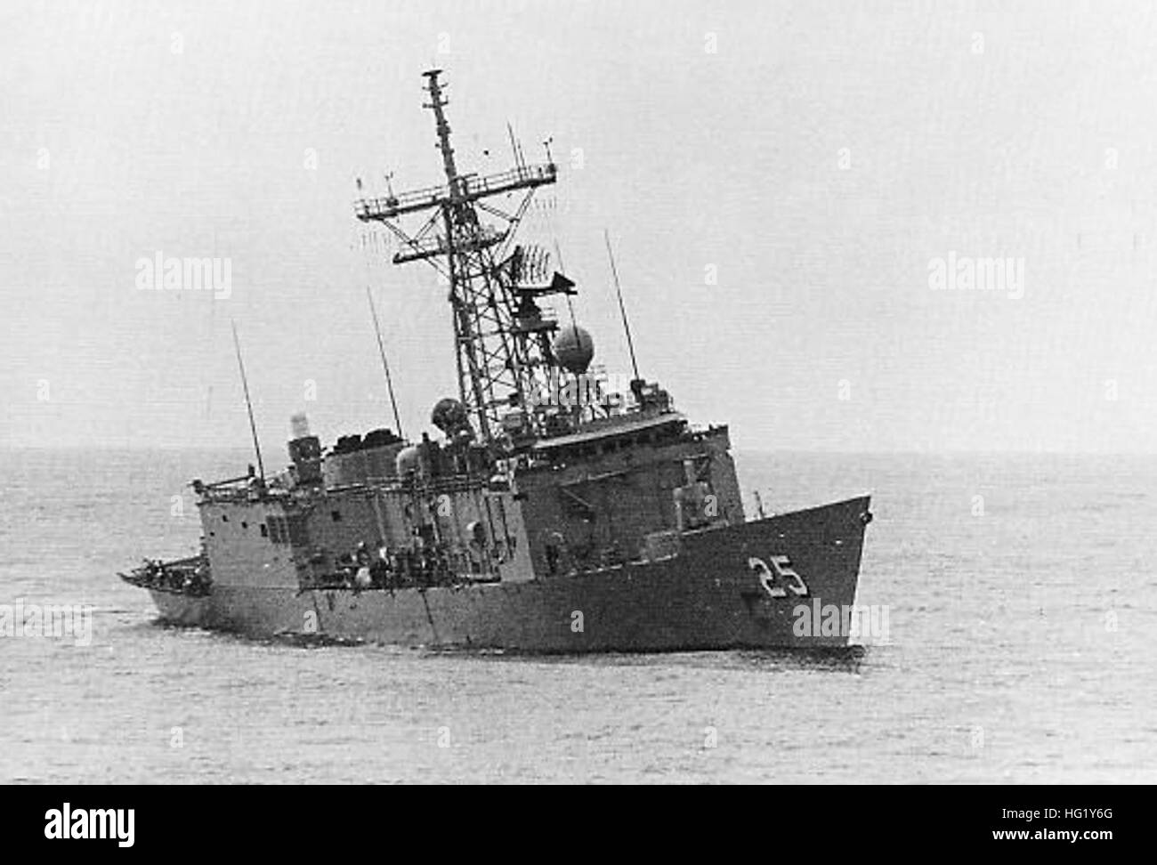 USS Copeland (FFG-25), a U.S. Navy guided-missile frigate, is underway ...