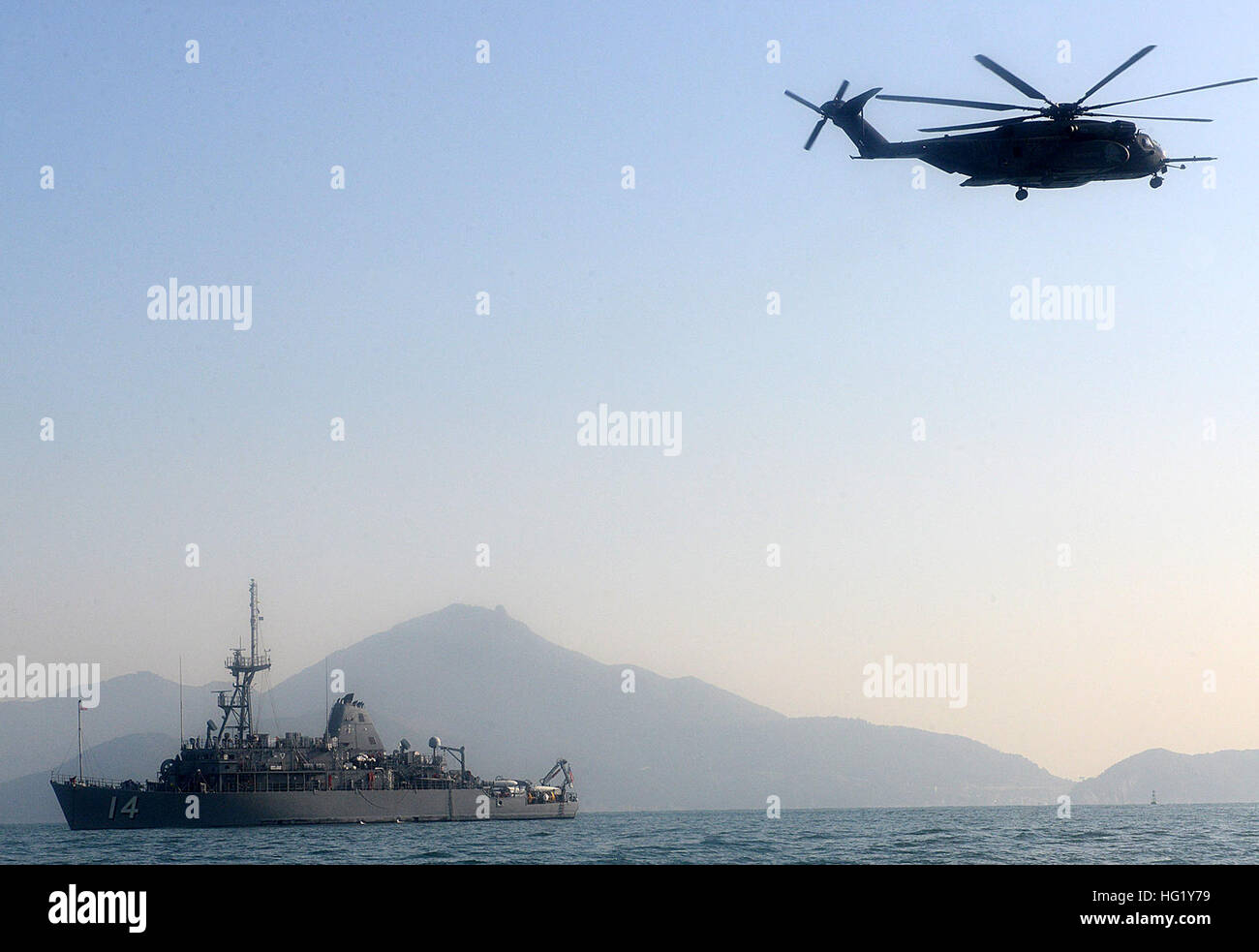 Uss warrior mcm 10 hi-res stock photography and images - Alamy