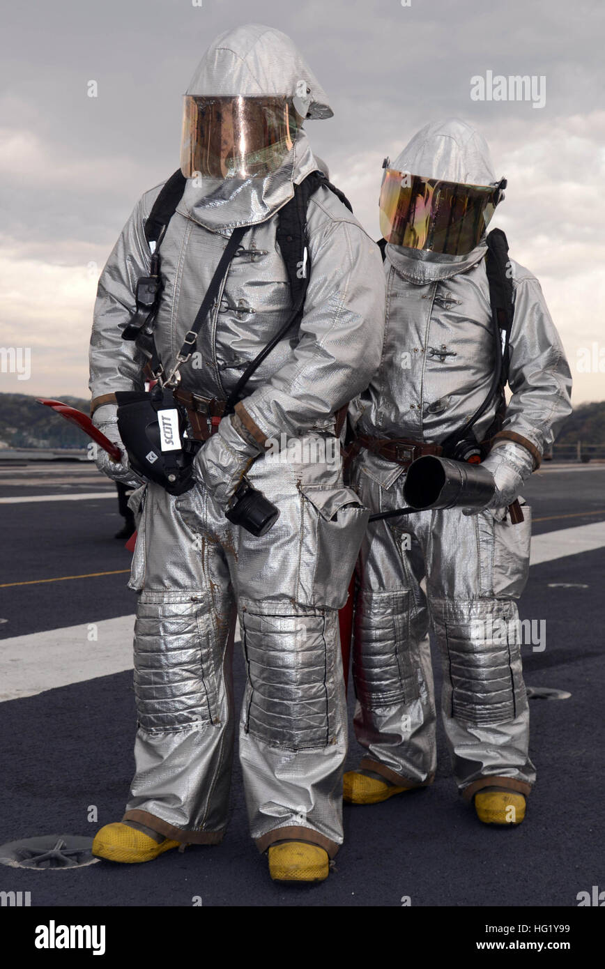 Crash and salvage fire team hi-res stock photography and images - Alamy