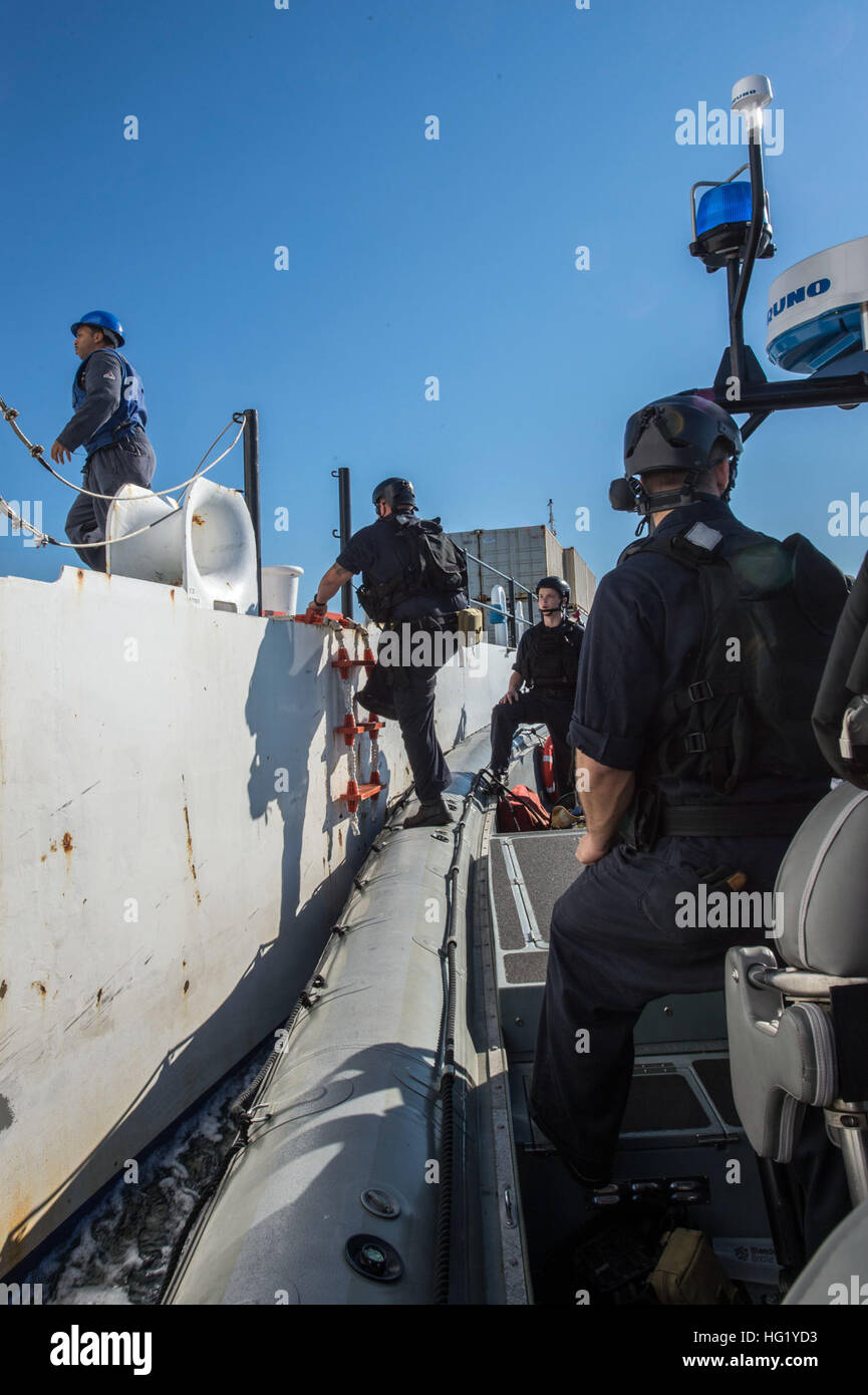 Uss fort worth lcs 3 crew hi-res stock photography and images - Alamy