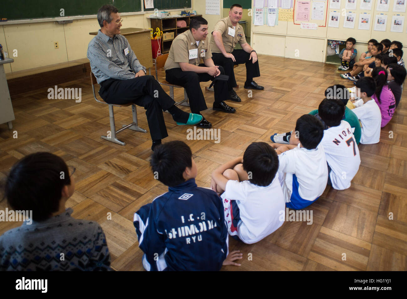 USS Mustin; navy; sailors USS Mustin operations 140516-N-UF697-071 ...