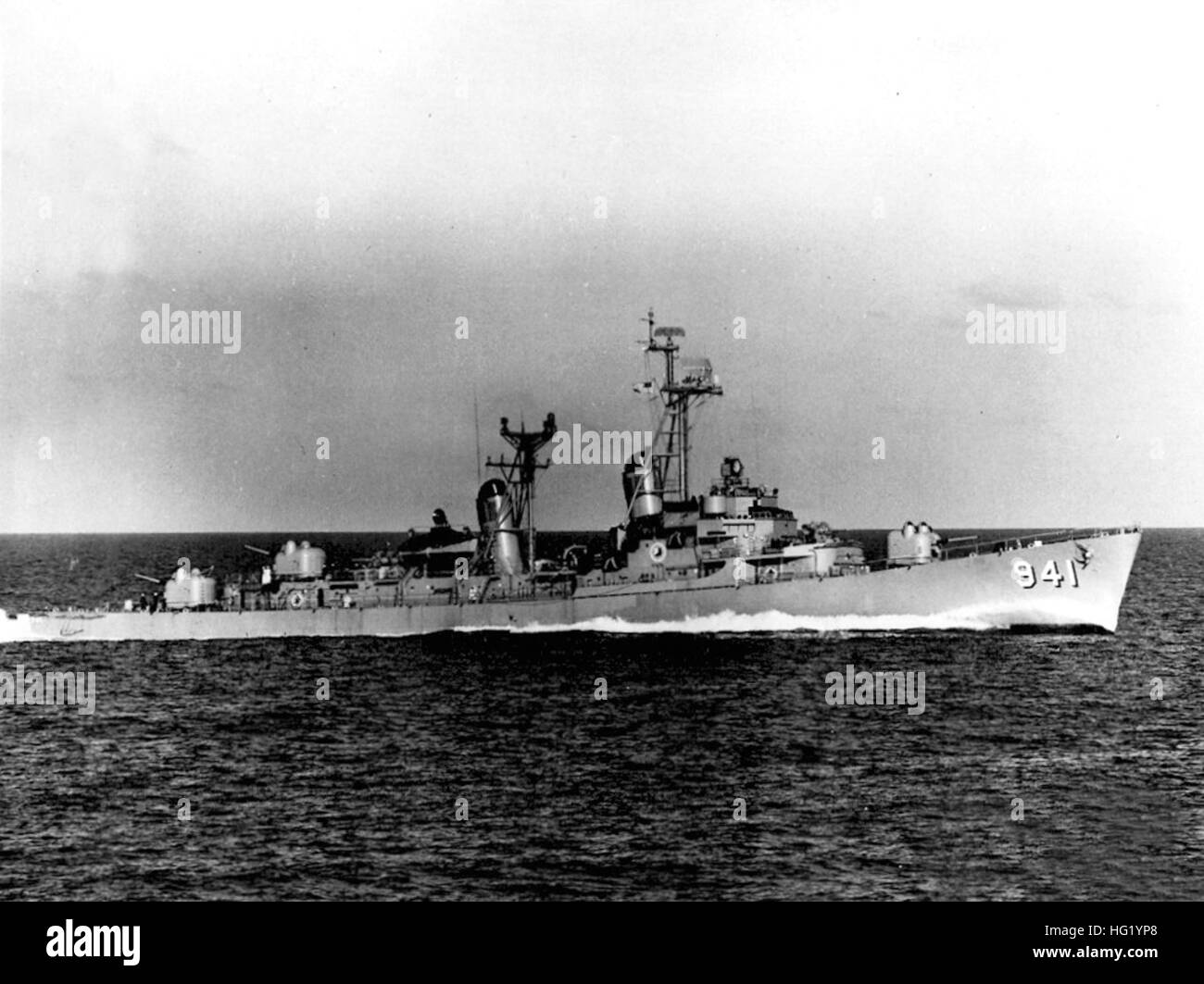 USS Du Pont (DD-941) underway in 1959 Stock Photo - Alamy