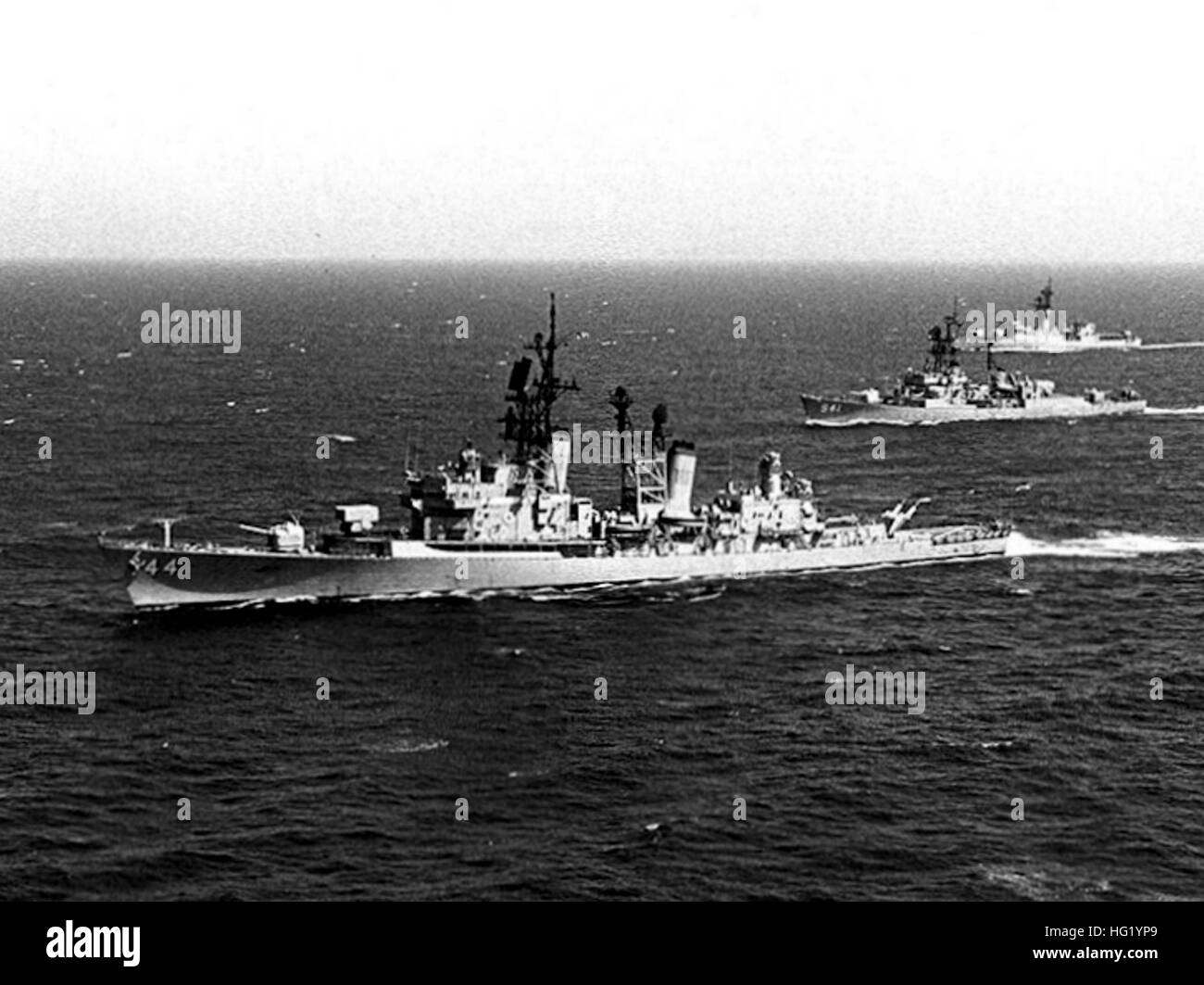 USS William V. Pratt (DDG-43) and Du Pont (DD-941) in 1978 Stock Photo ...
