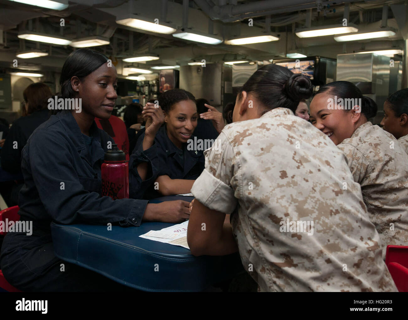 Sailors assigned to the amphibious assault ship USS Makin Island (LHD 8 ...