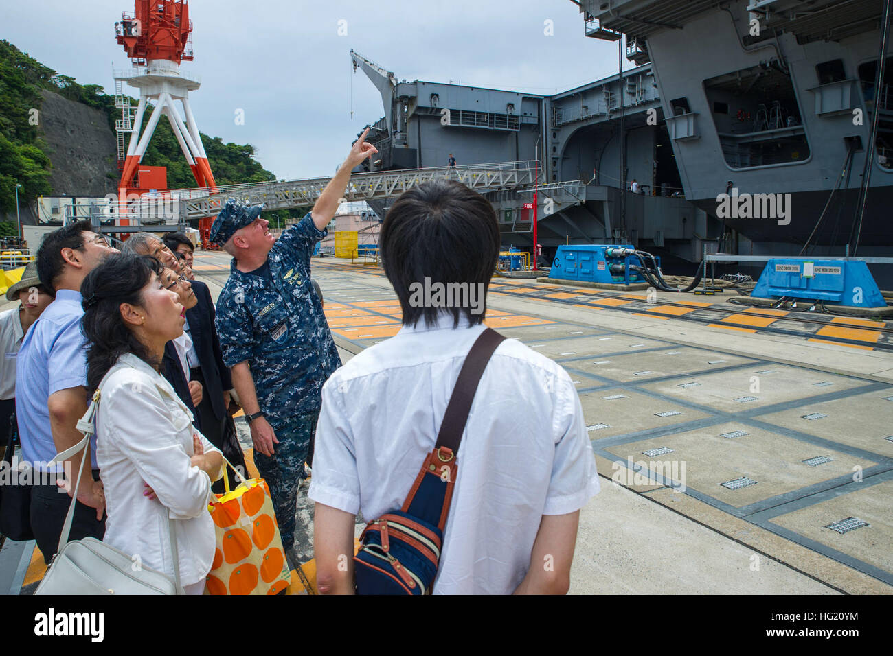 Capt. Pete Hildreth, Commander Battle Force 7th Fleet chief of staff ...