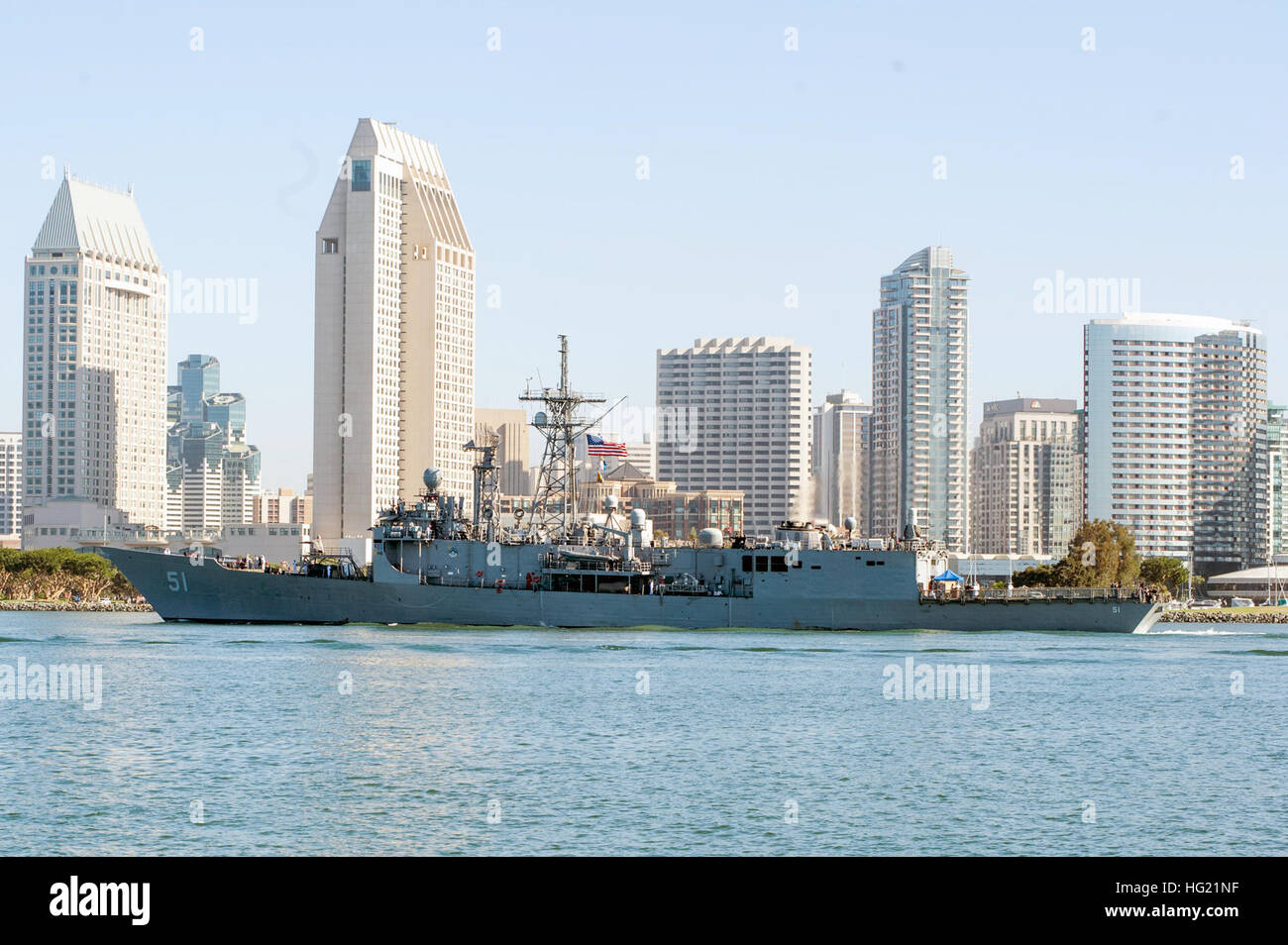 SAN DIEGO (Sept. 24, 2014) The Oliver Hazard Perry-class guided-missile ...